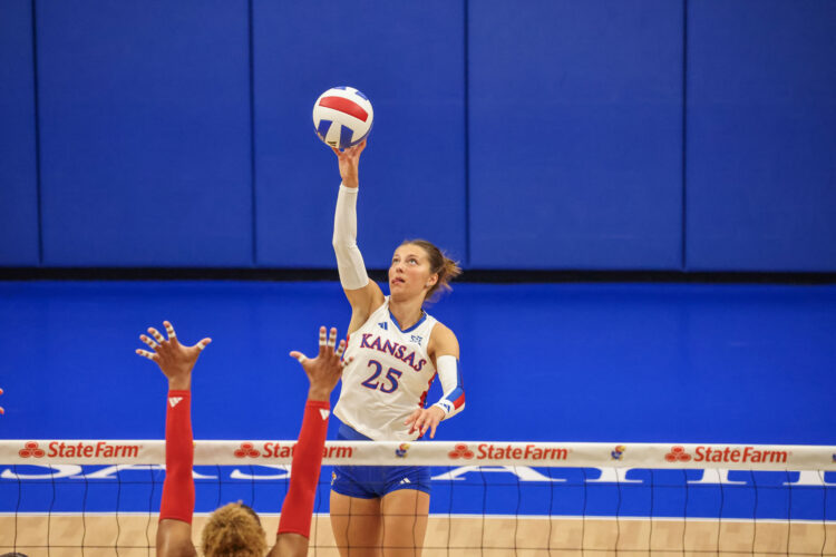 KU volleyball serves up season-high 12 aces in sweep over Texas Tech ...
